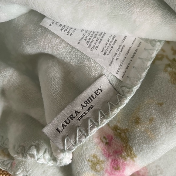 Laura Ashley | Bedding | Laura Ashley Oversized Reversible Throw Floral ...